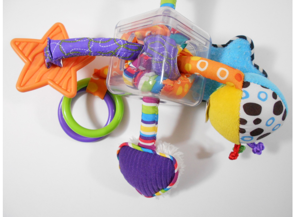 Cube suspendu - Lamaze - Hochets et jouets suspendus | Mon Petit Doudou