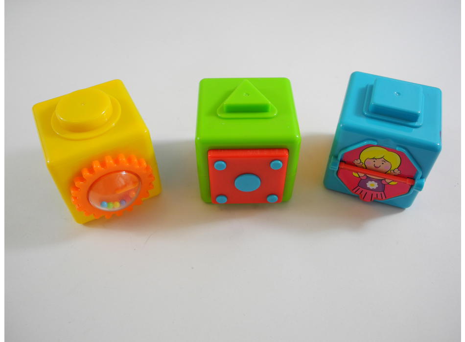 3 cubes d'éveil - Playgo - Hochets et jouets suspendus | Mon Petit Doudou